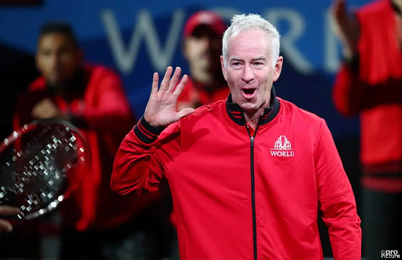 John McEnroe reagiert auf die Aufgabe von Novak Djokovic im Halbfinale der Australian Open gegen ...